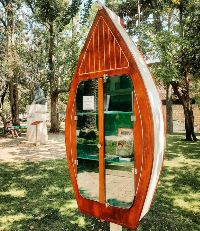 36 Cool Little Free Library Designs to Inspire Your Next Project ...